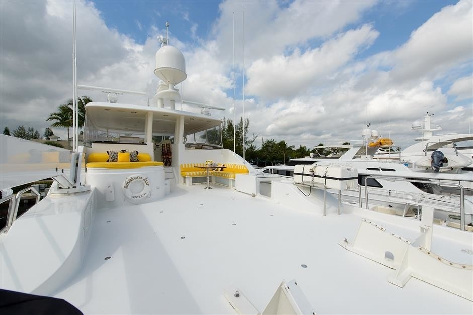 Yacht SOUTHERN STAR, Blue-Trend | CHARTERWORLD Luxury Superyacht Charters